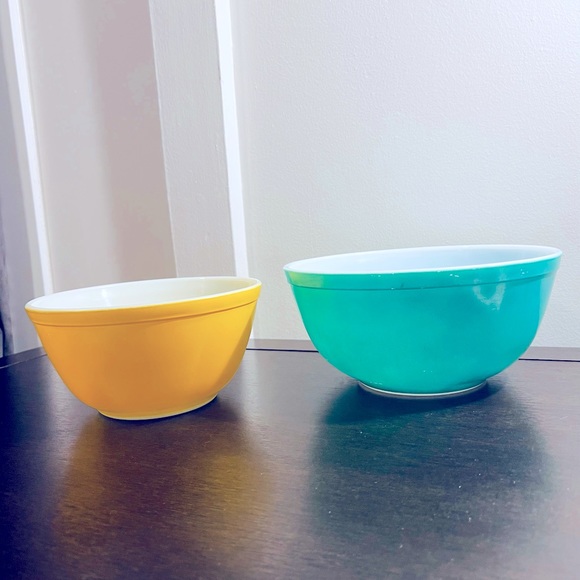 Pyrex | Kitchen | Pyrex Green And Yellow Milk Glass Opal Mixing Bowl ...